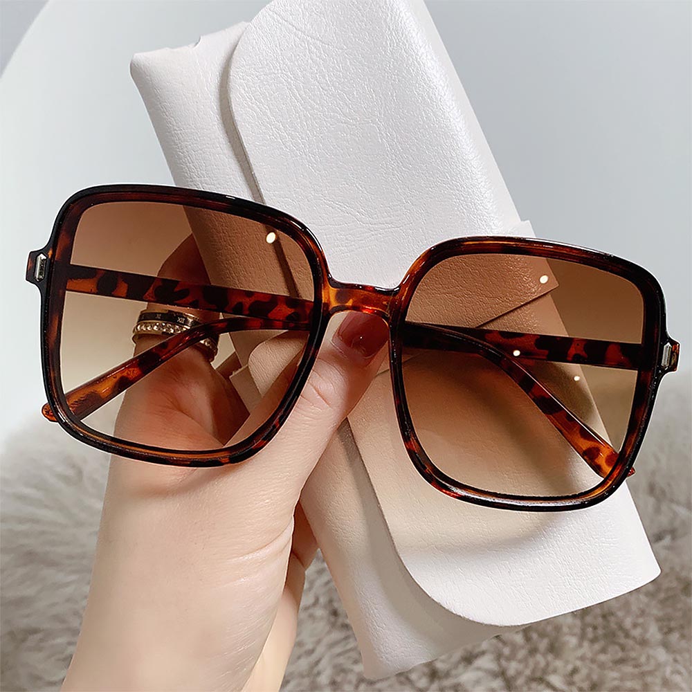 Fashionable Square Gradient Sunglasses | ZAKAPOP Ladies' Trendy UV ...
